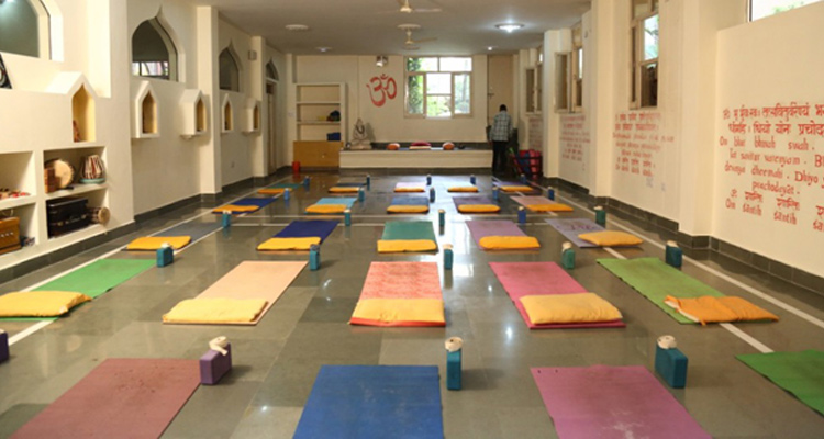 Anand Prakash Ashram Rishikesh (Entry Fee, Timings, History, Images ...